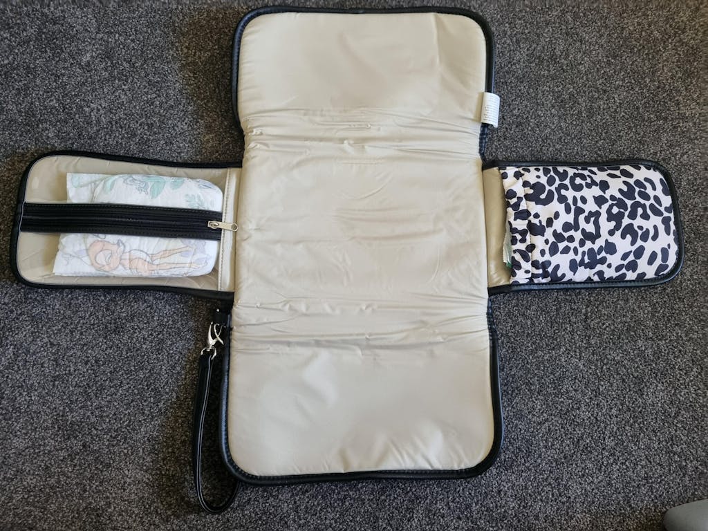 Unisex Portable Baby Change Mat in Diamond Quilt — OiOi