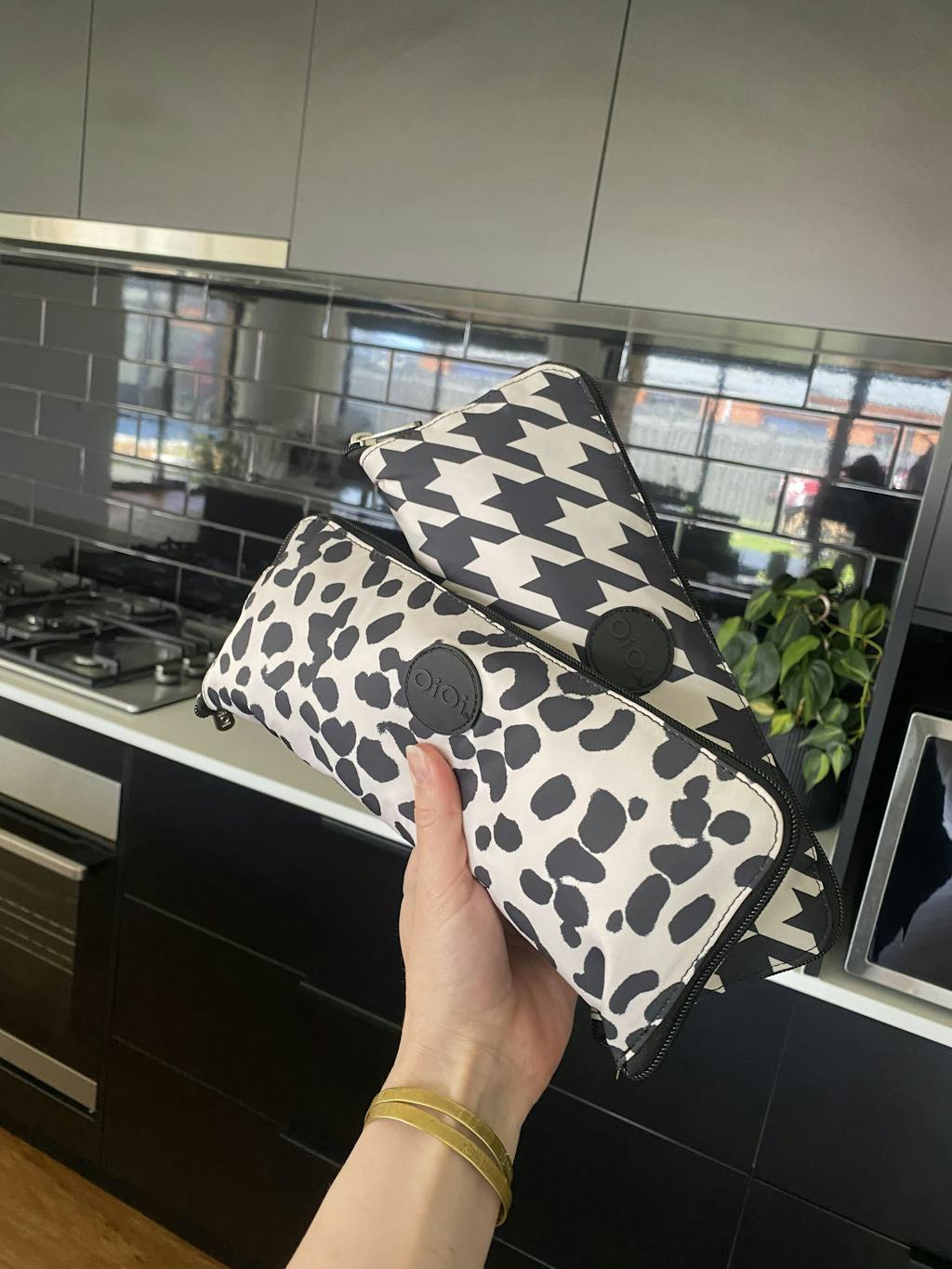 Fold-Up Tropical Tote - Convenient and Stylish Accessory — OiOi