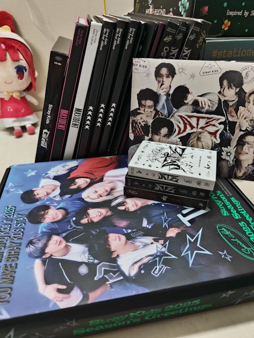 Buy XLOV - [I'MMA BE] 1st Single Album | Oppa Store