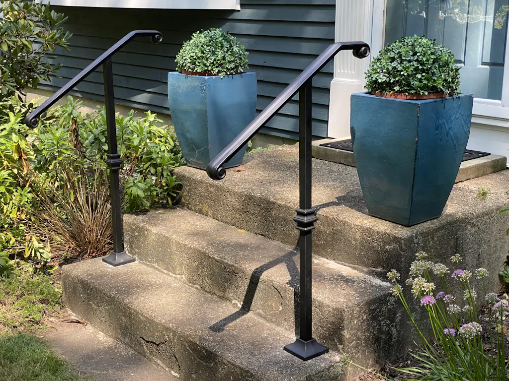 Molded-cap, Volute Fist, Single-post 1 to 3 Step Handrail