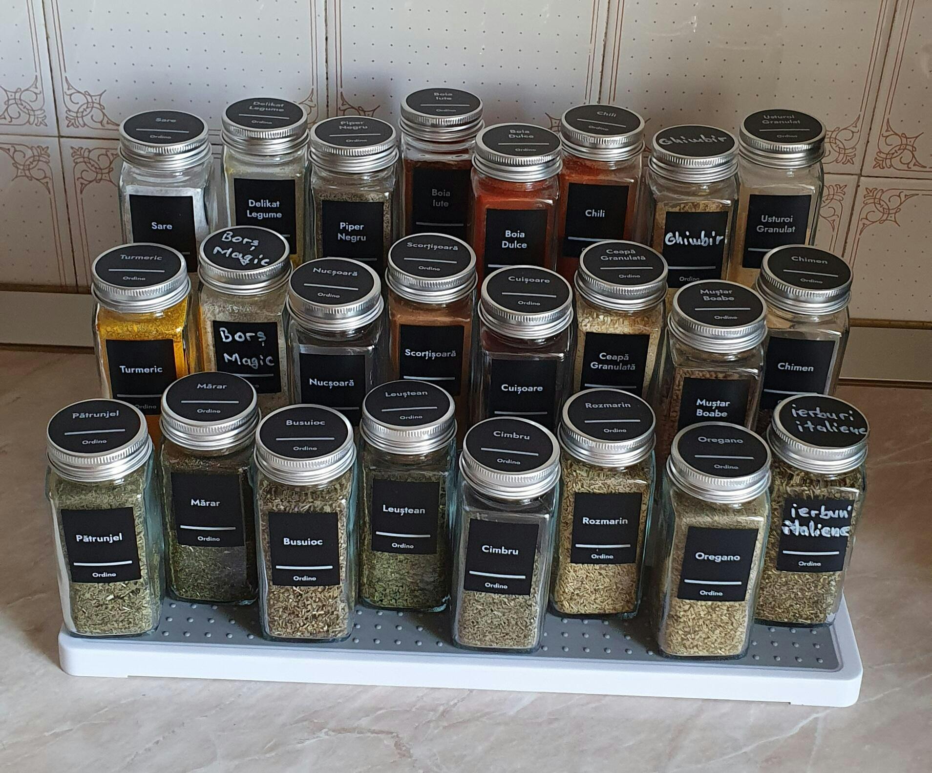 Set 24 sticluțe condimente cu suport etajat