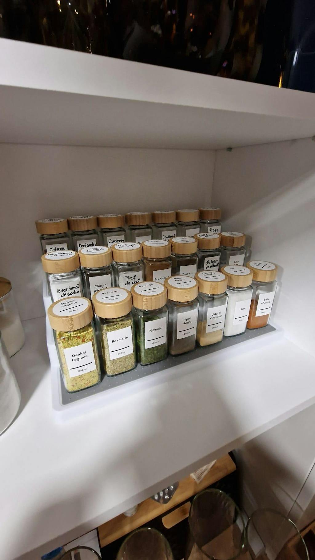 Set 18 sticluțe condimente, capac bambus