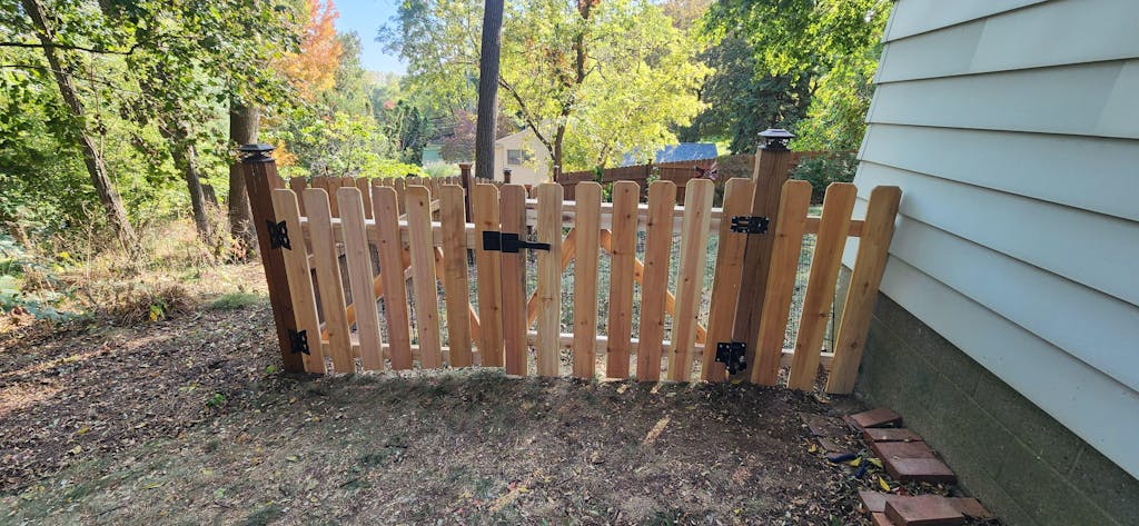 Uphill Hinge Kit (Includes 1 upper and 1 lower hinge for 1 gate leaf ...