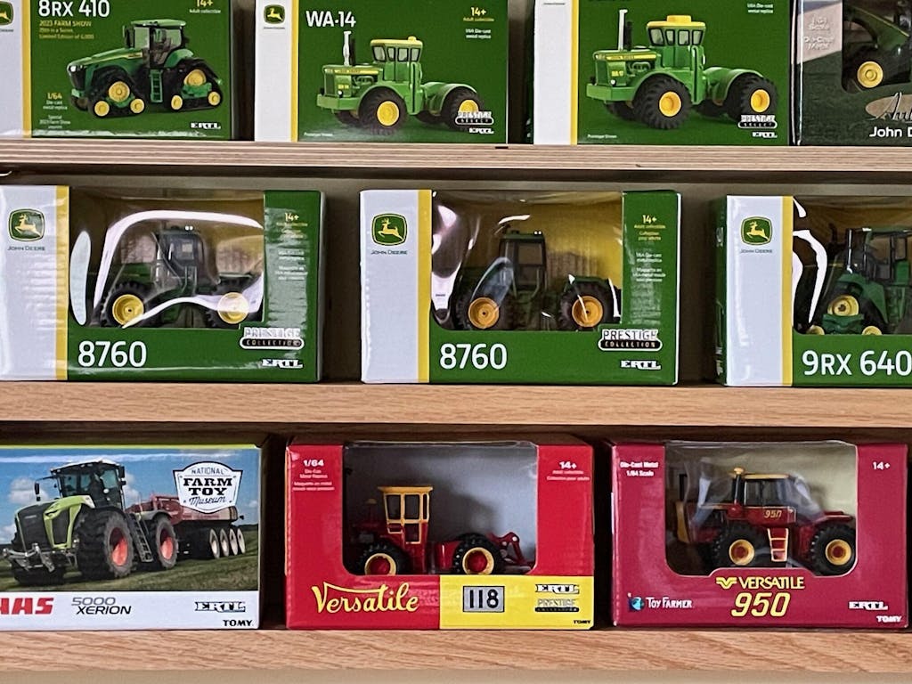 1/64 Versatile 118 Tractor with Front & Rear Duals, ERTL Prestige Coll ...