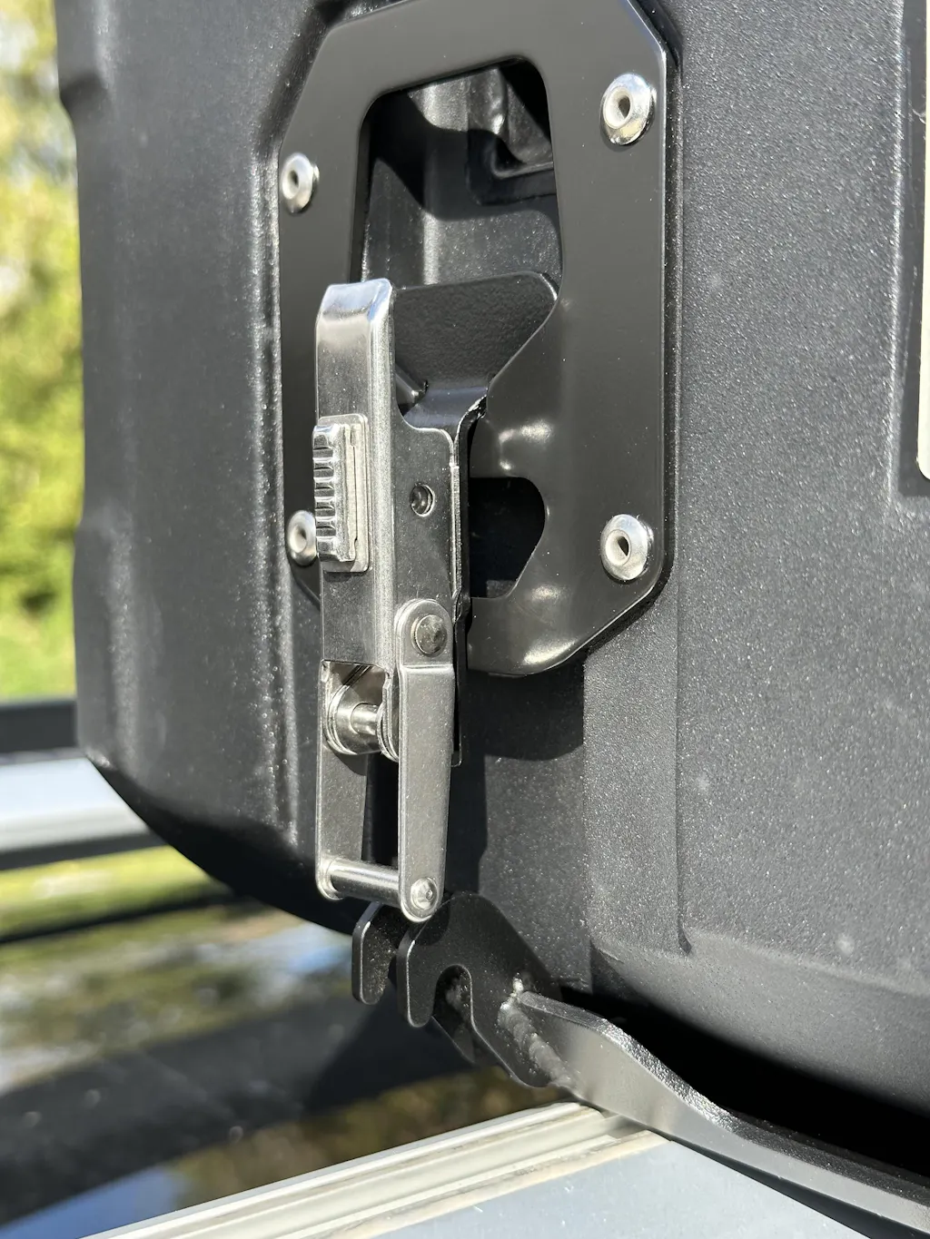 Pelican Large Roof Case Mount – Overland Addict