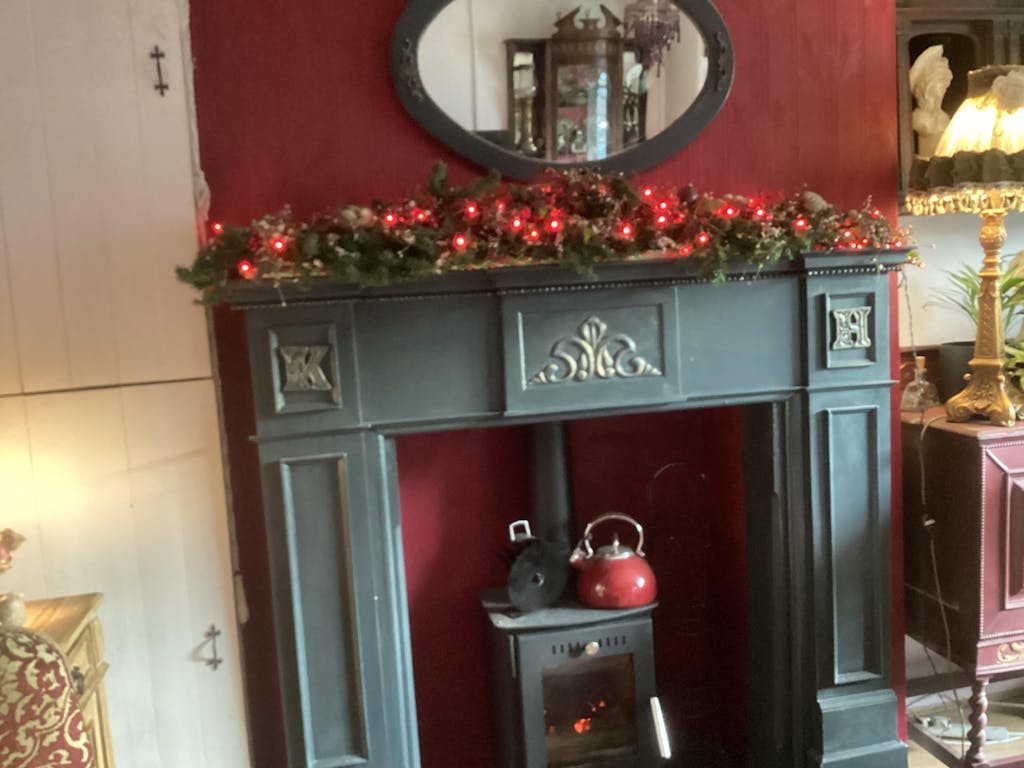 Florentine Red - Dulux Heritage Paint Colour – Paint Online