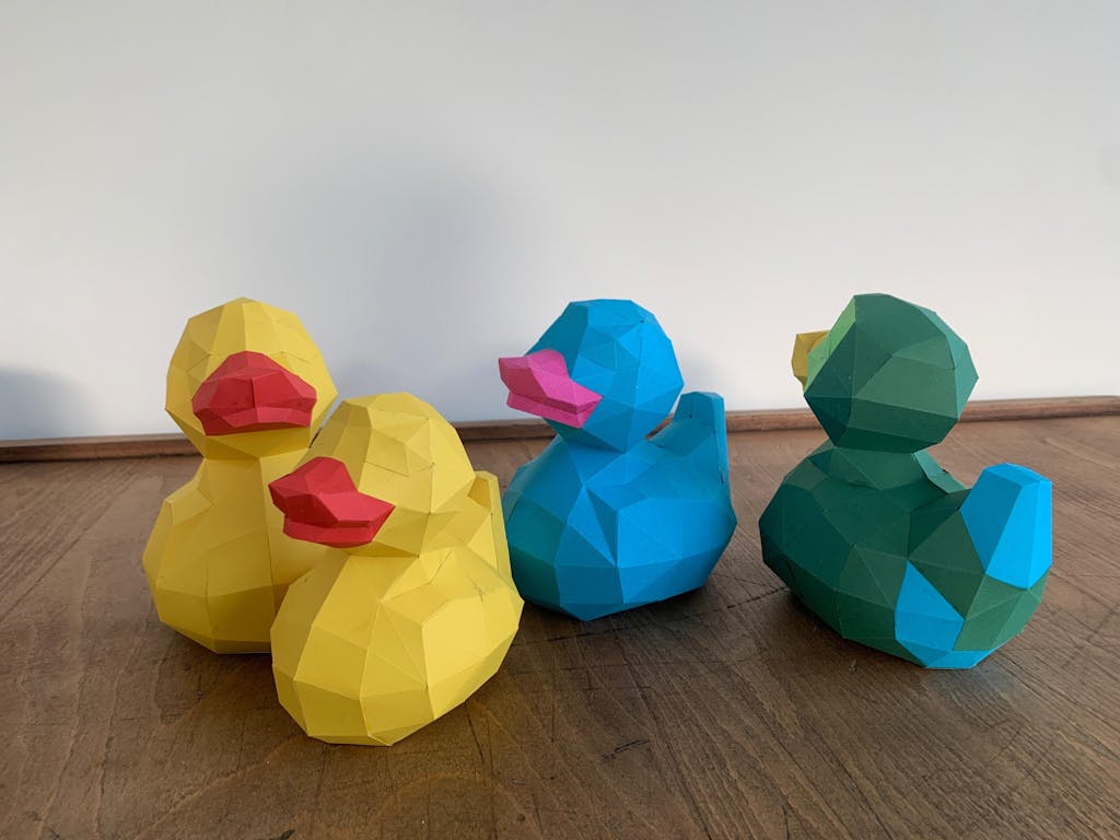 Papercraft canard 3D en origami pour décoration maison et bureau