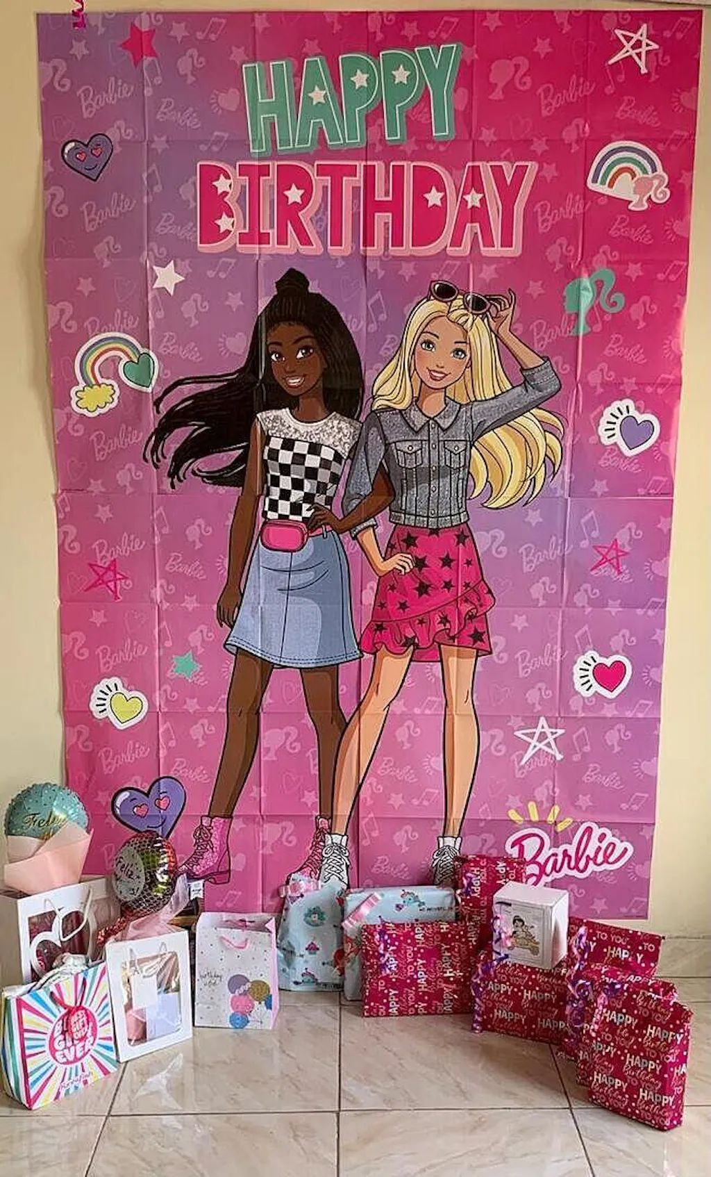 Barbie Scene Setter and Accessories - Party Supplies – Party Expert