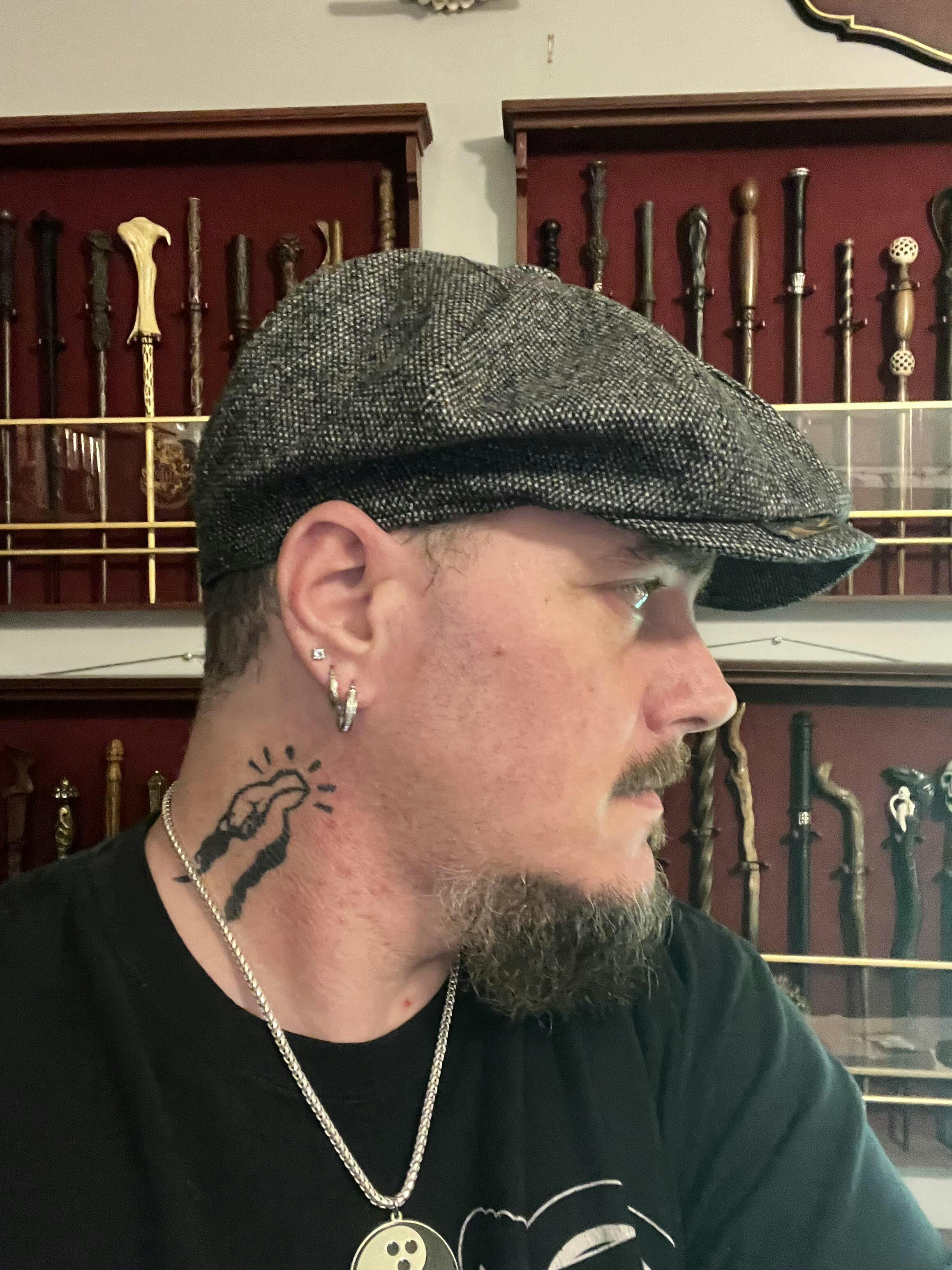 The Premium Razor – Peaky Hat