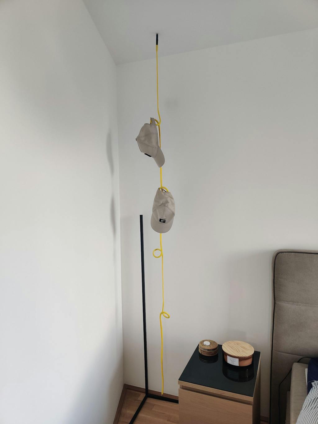 Hanging rope wardrobe | LOOP ROPE – PEPPERMINT