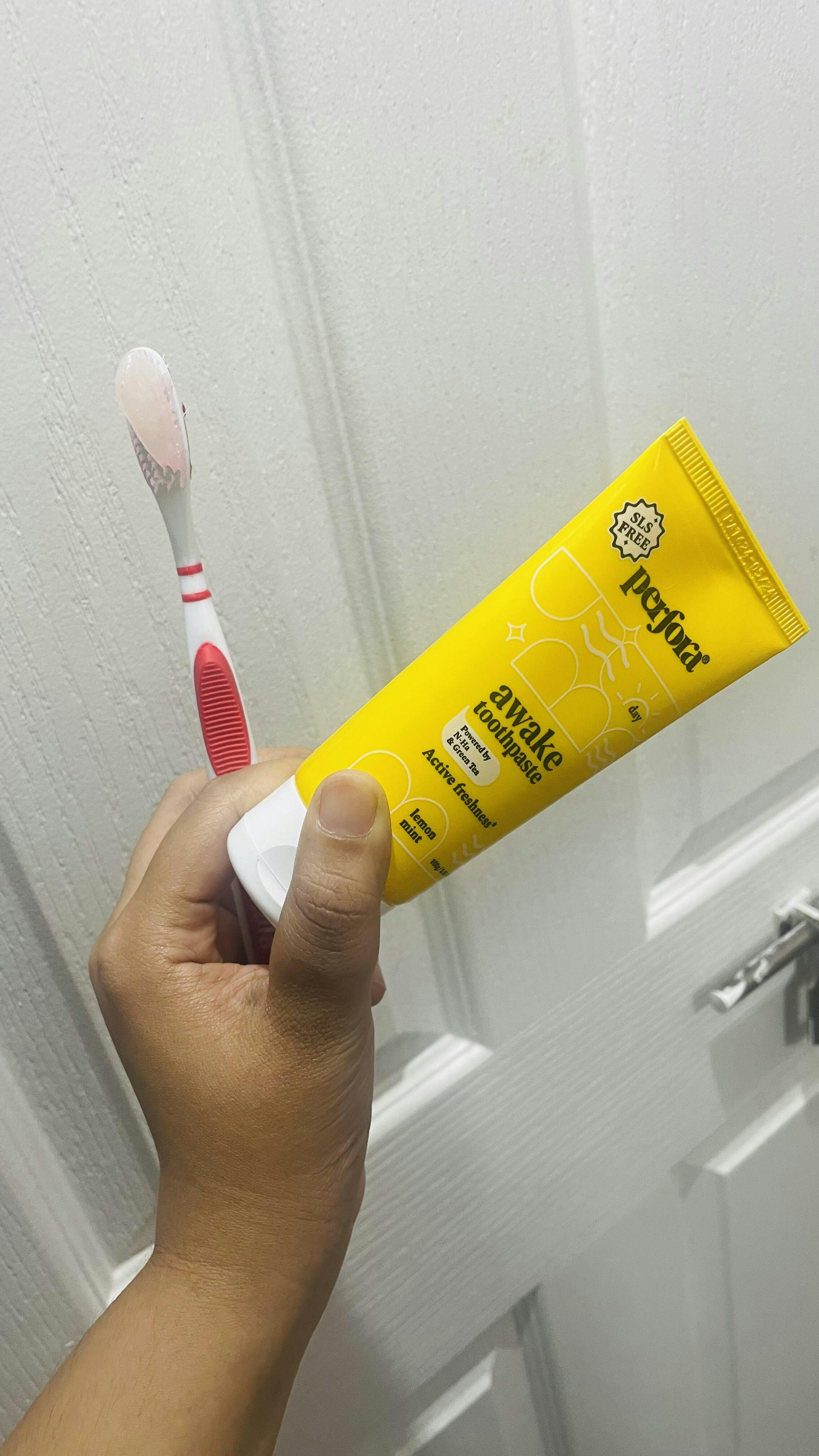 Buy Perfora's Awake Lemon Mint Toothpaste For Fresh Breath Online ...