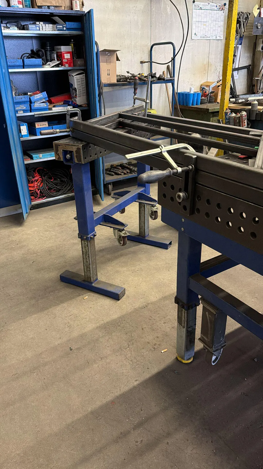 Mobile Stepless Height-Adjustable Axle Stand / Working Stand with Cast ...