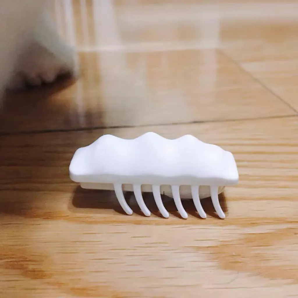 Little Snow Monster, Robotic Bug Cat Toy – Petites Paws