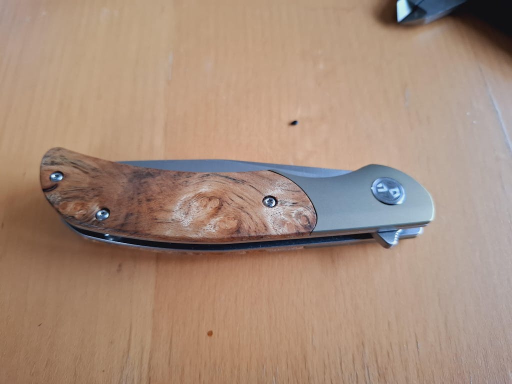 Petrified Fish PFP09 Hourglass ,3.54" K110 Satin Blade, 110g Wood Hand