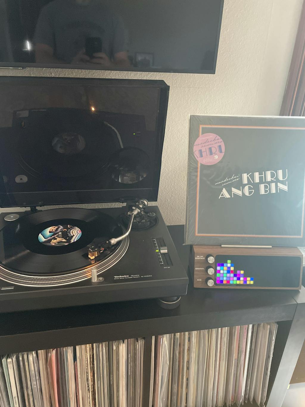 Smart Now Playing Vinyl Record Stand – PETRU