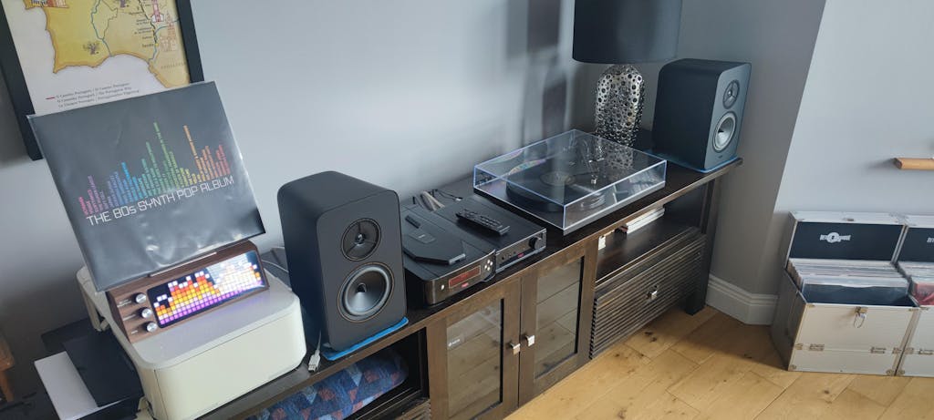 Smart Now Playing Vinyl Record Stand – PETRU