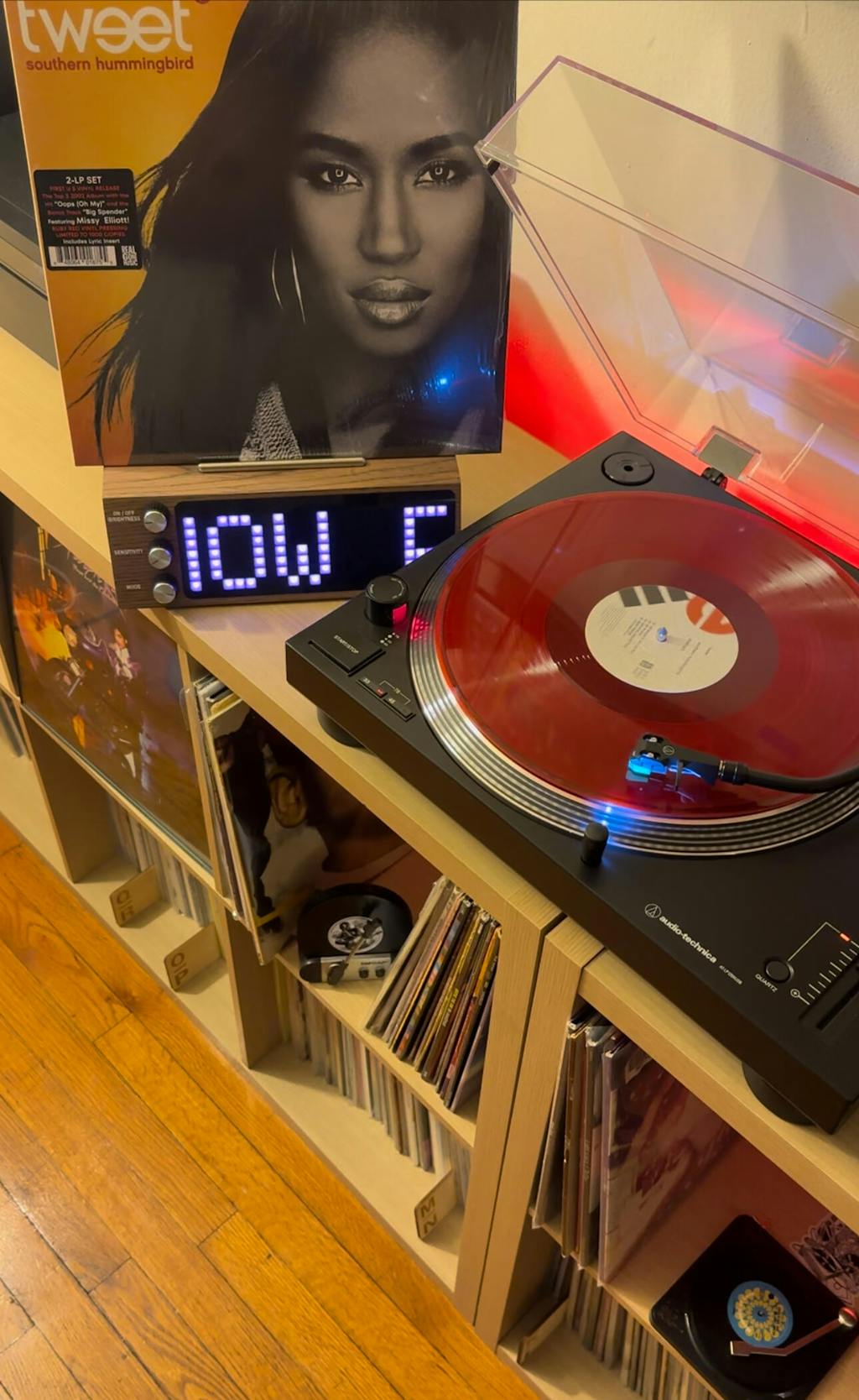 Smart Now Playing Vinyl Record Stand – PETRU