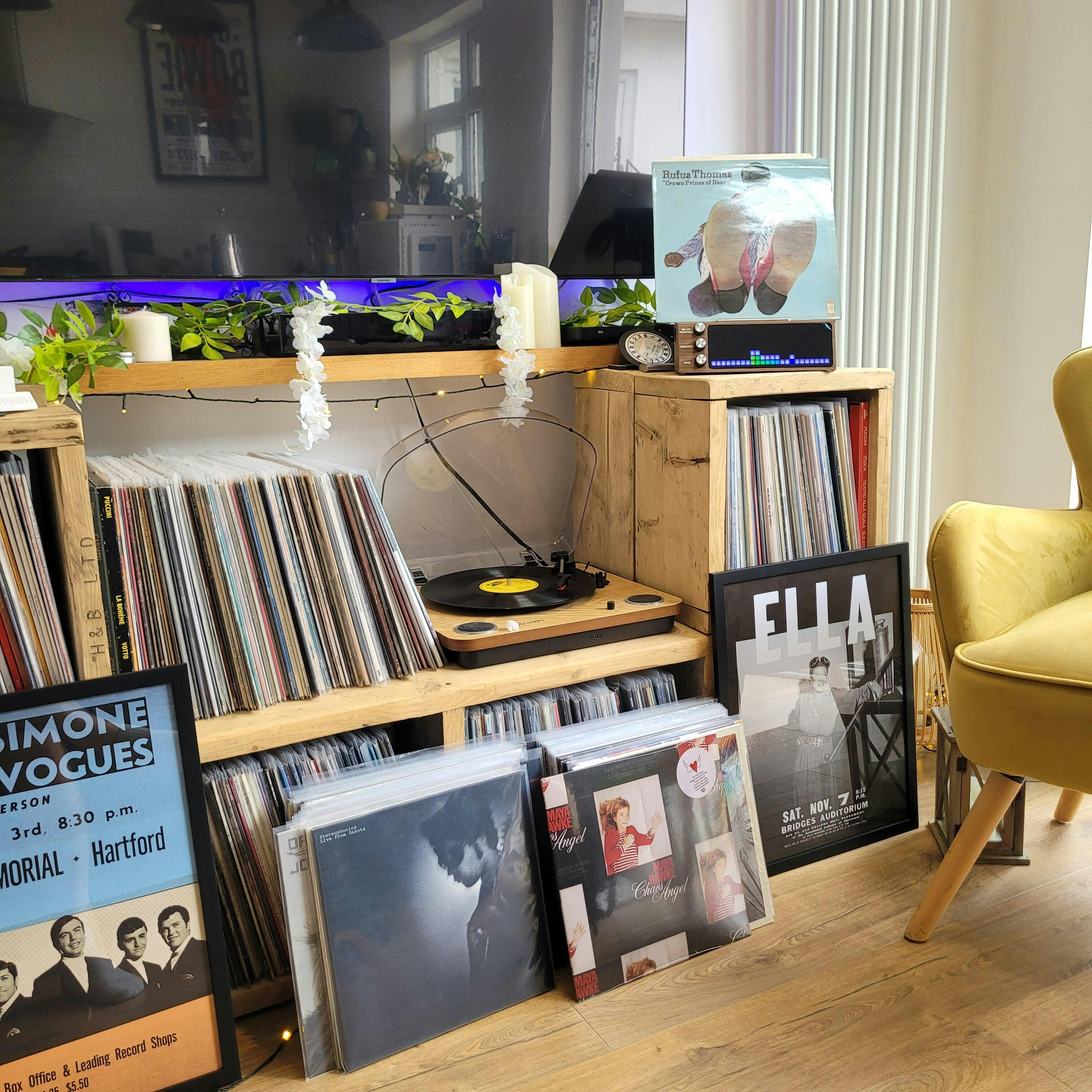 Smart Now Playing Vinyl Record Stand – PETRU