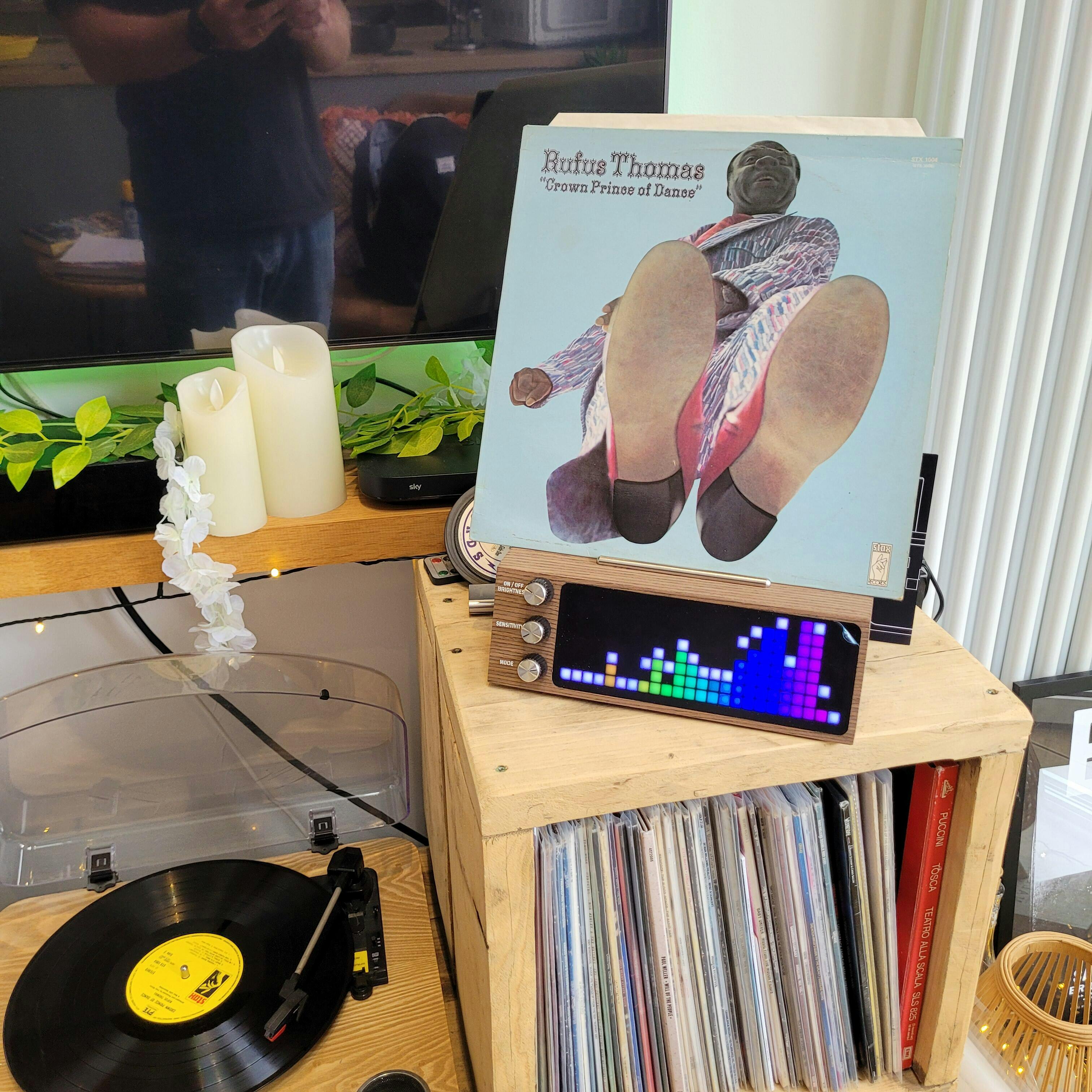 Smart Now Playing Vinyl Record Stand – PETRU