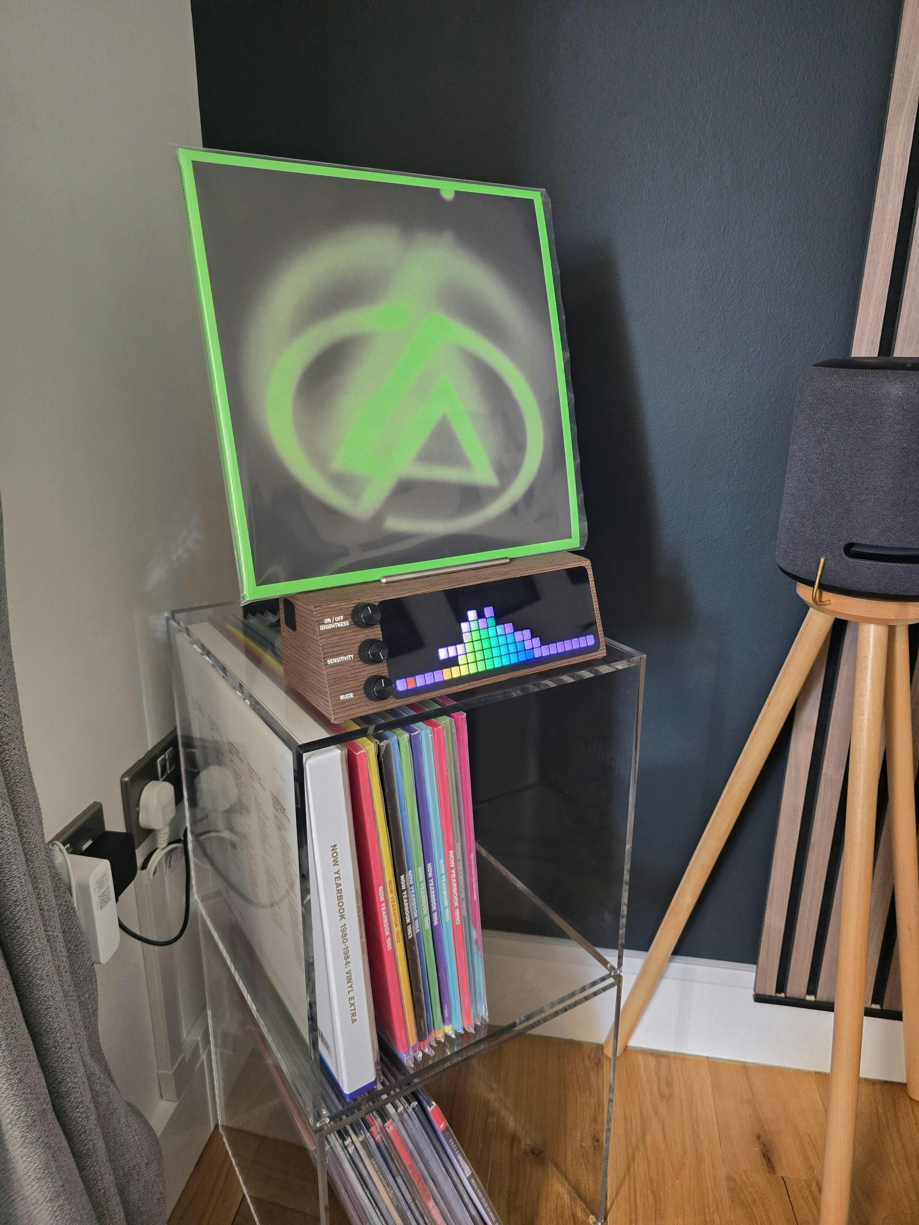 Smart Now Playing Vinyl Record Stand – PETRU