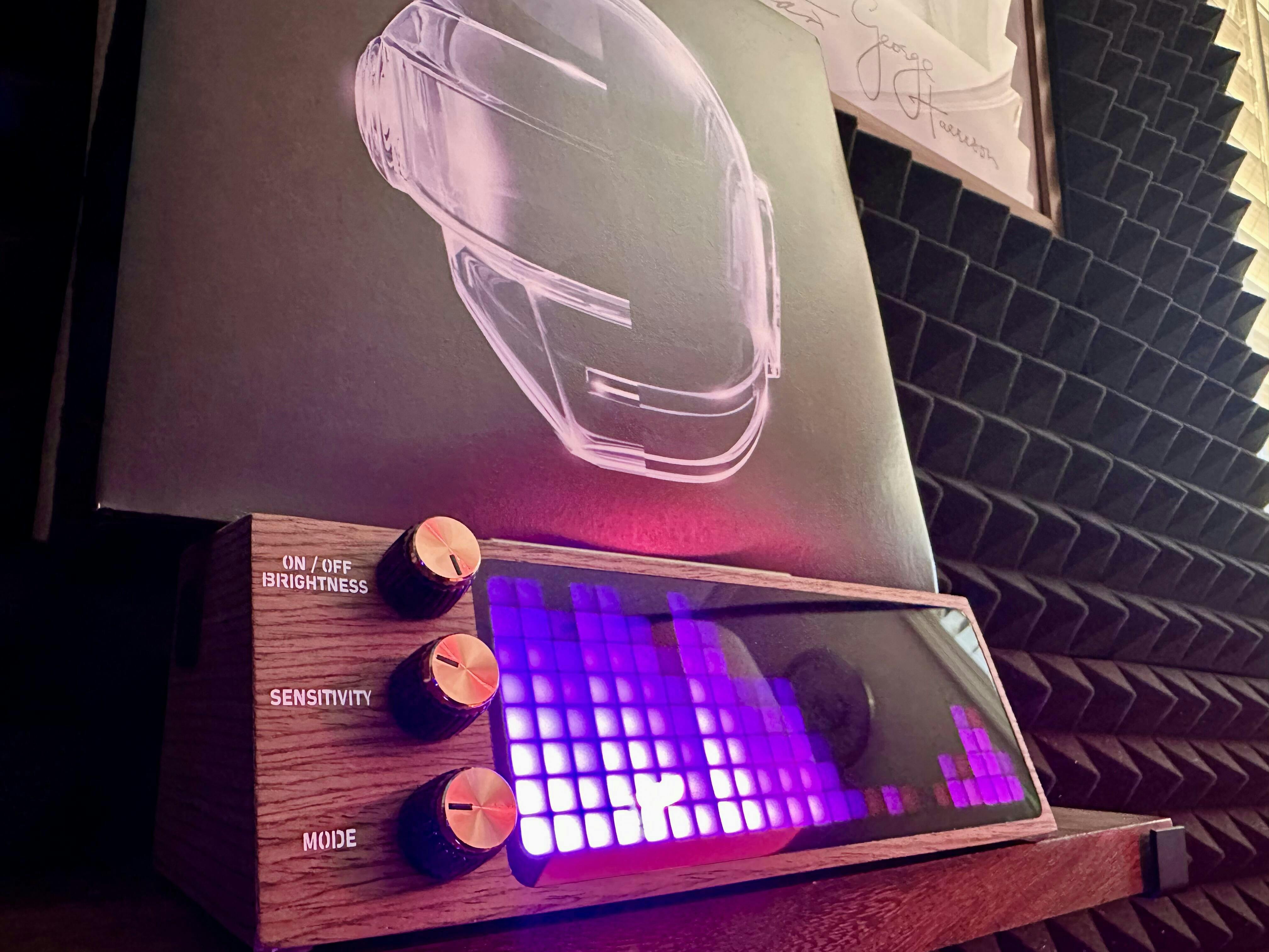 Smart Now Playing Vinyl Record Stand – PETRU