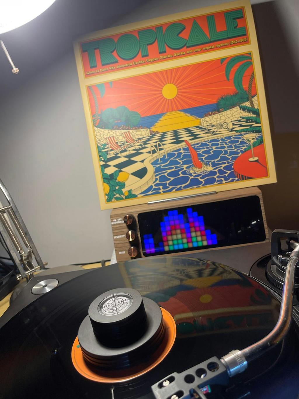 Smart Now Playing Vinyl Record Stand – PETRU