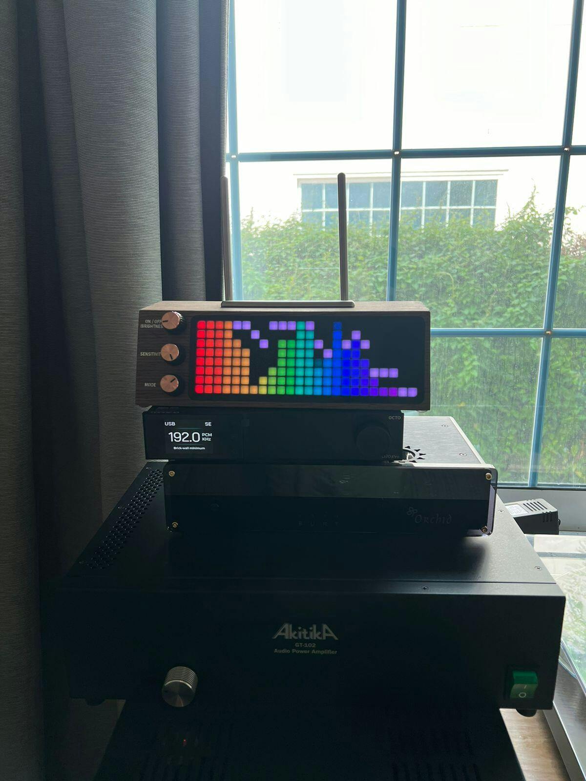 Smart Now Playing Vinyl Record Stand – PETRU