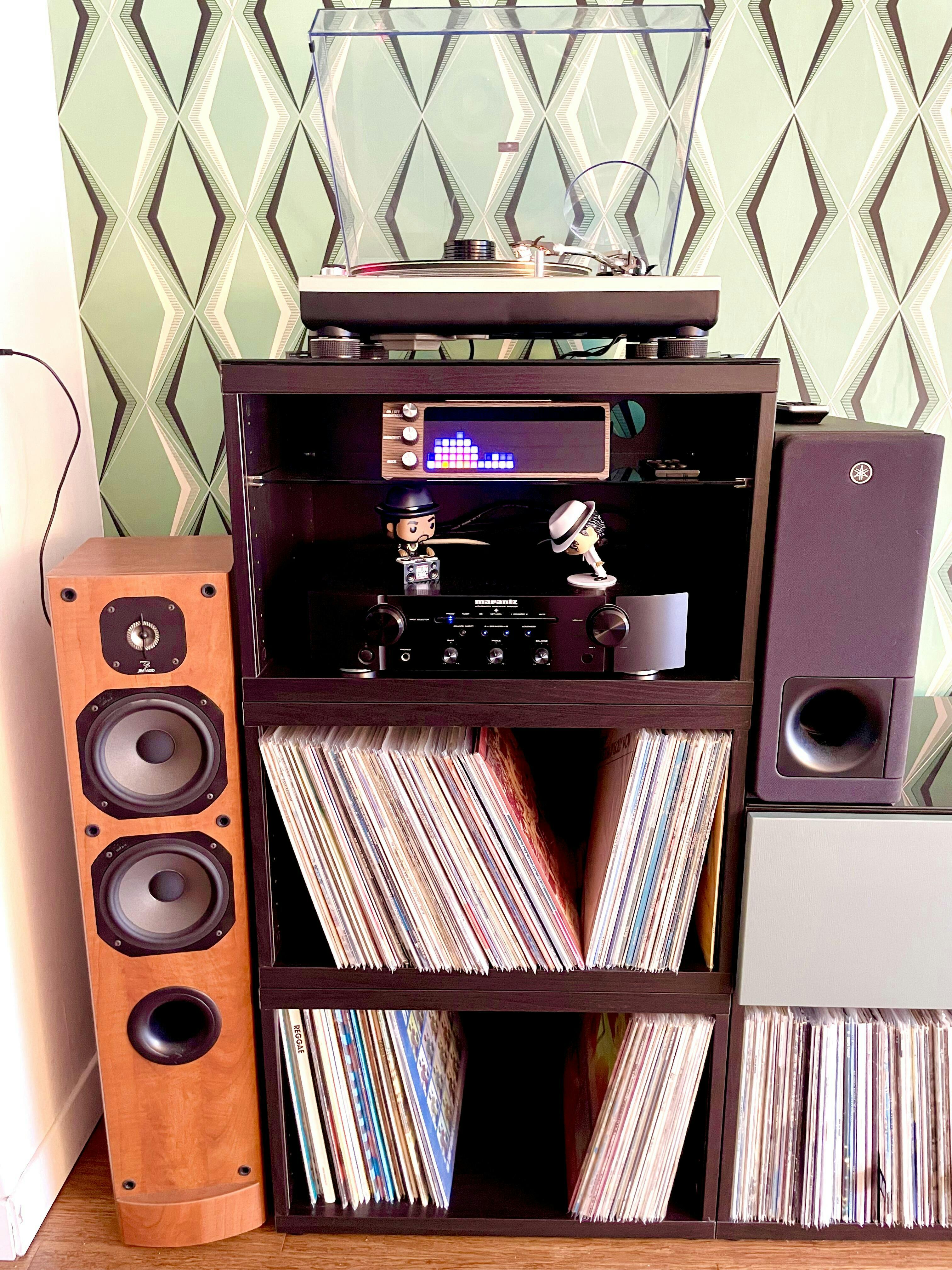 Smart Now Playing Vinyl Record Stand – PETRU