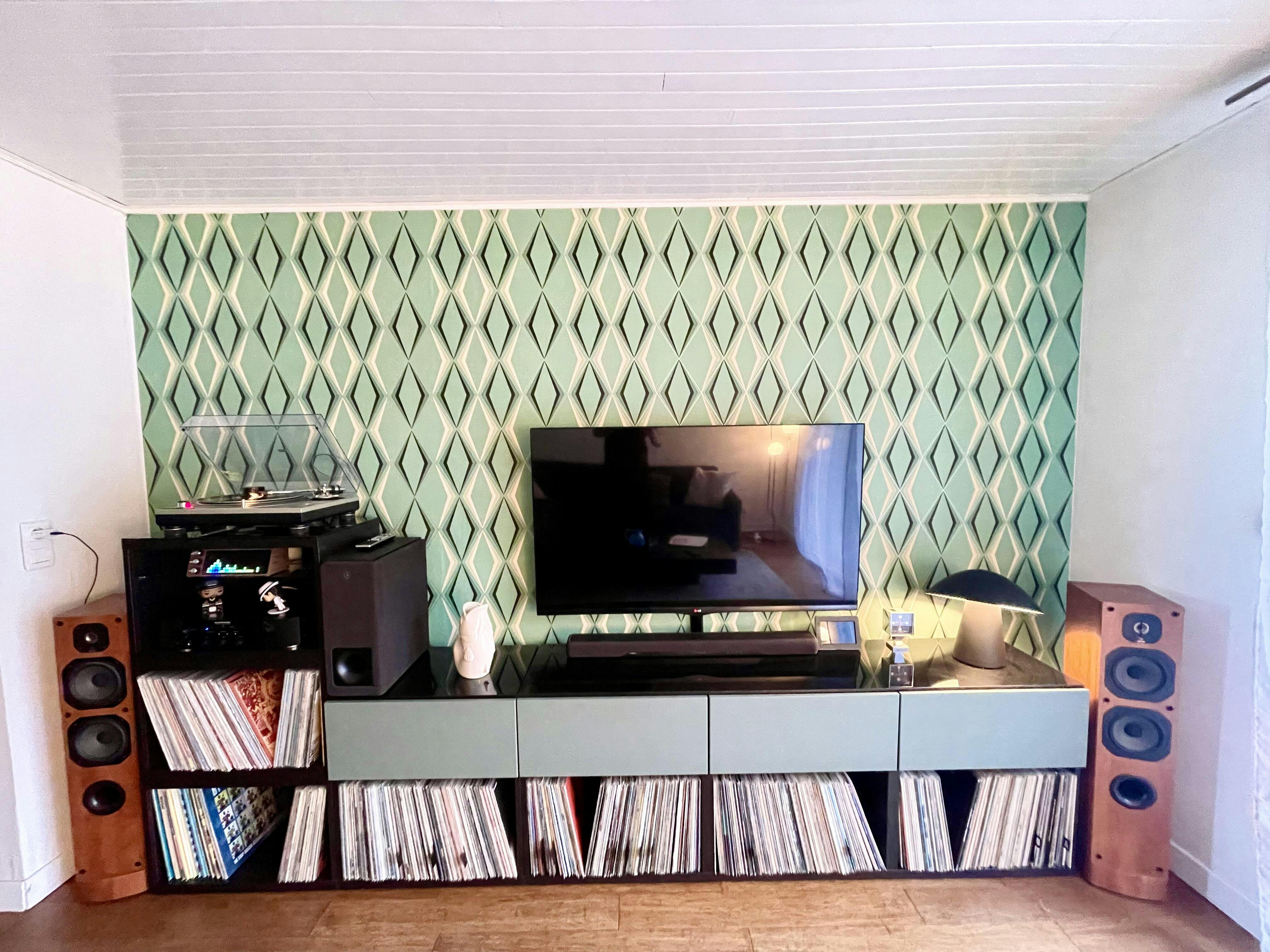 Smart Now Playing Vinyl Record Stand – PETRU