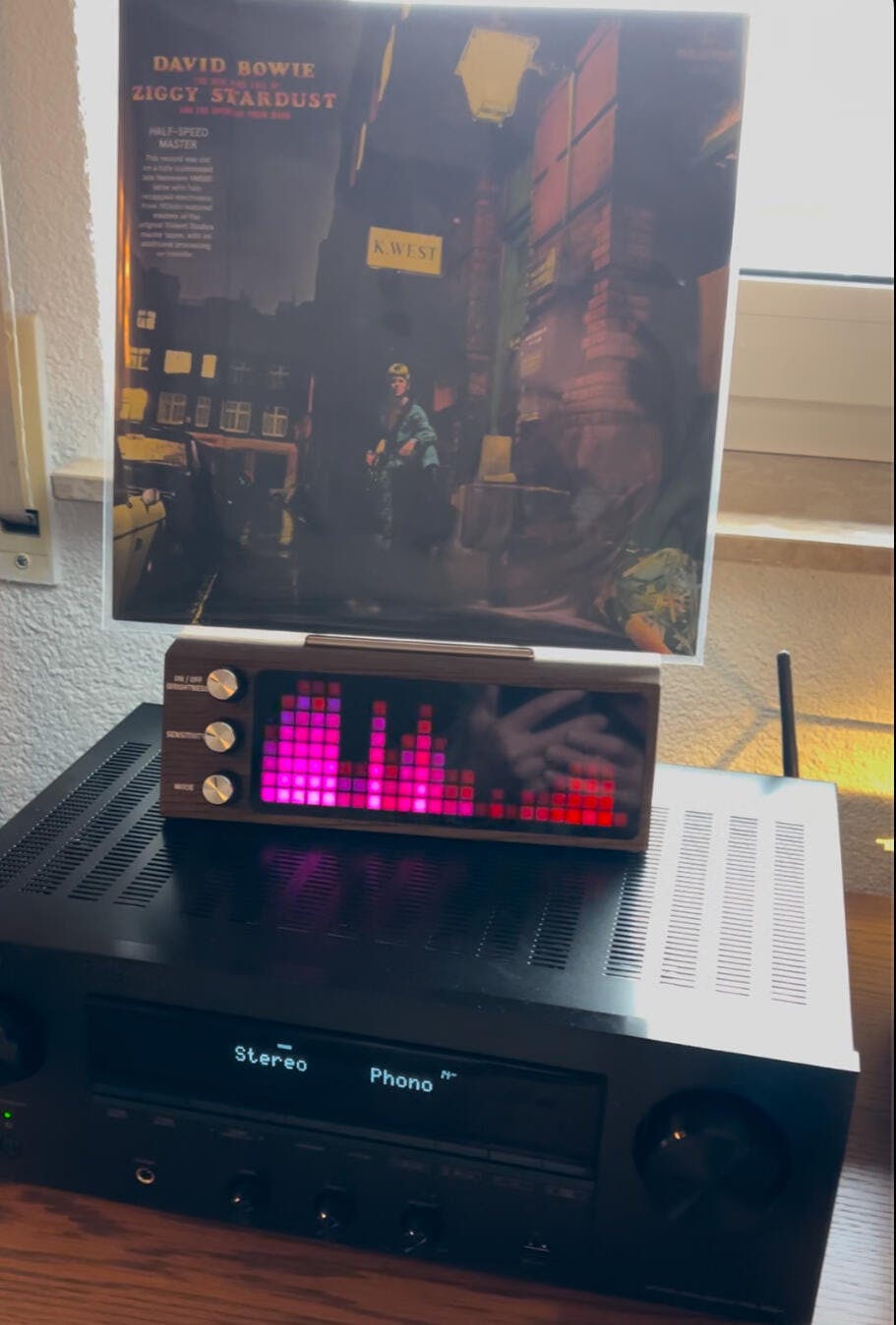 Smart Now Playing Vinyl Record Stand – PETRU