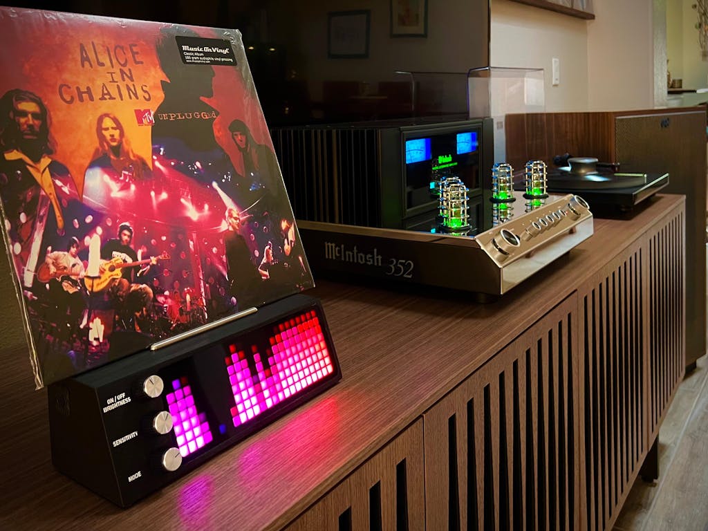 Smart Now Playing Vinyl Record Stand – PETRU