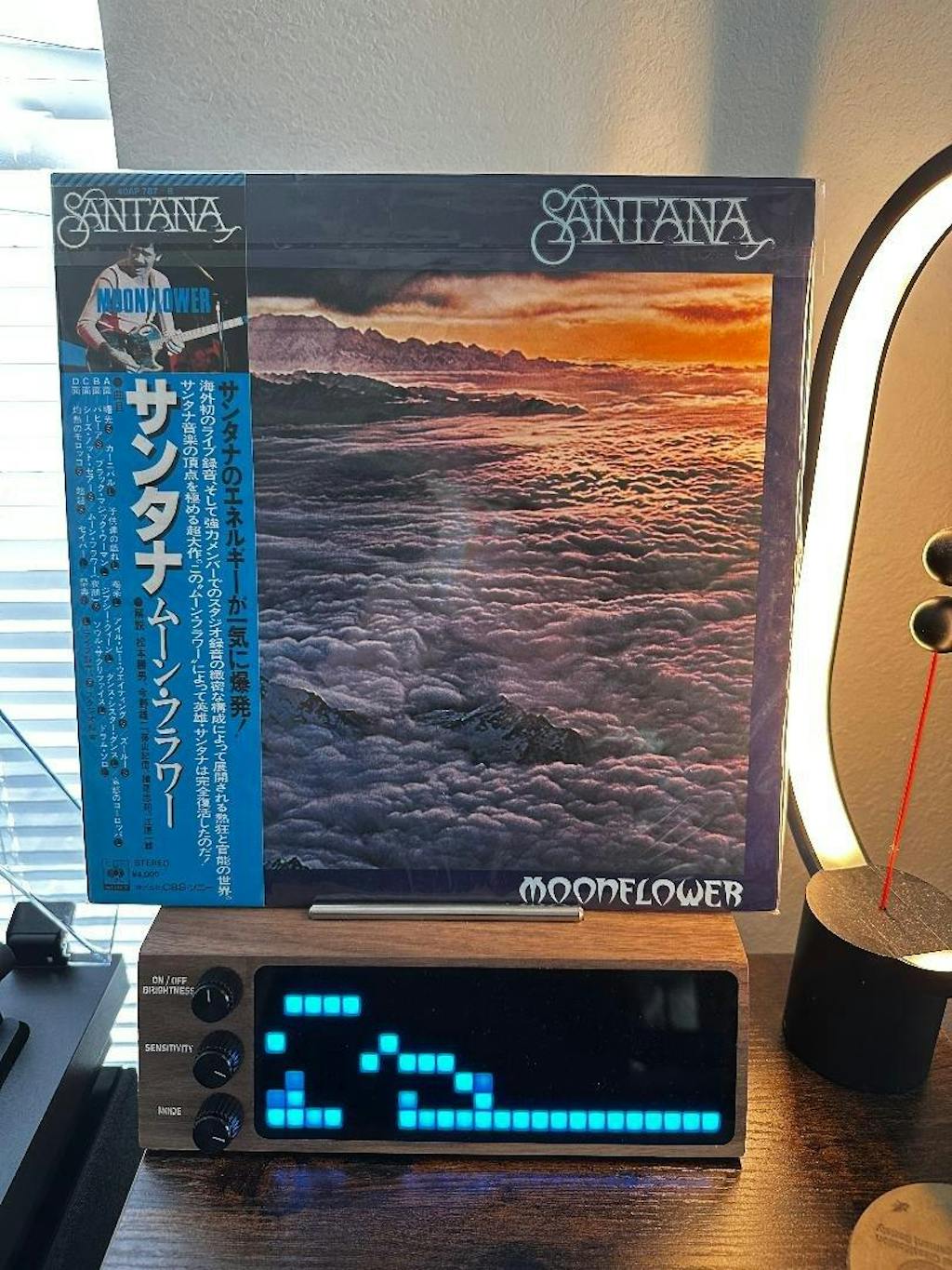 Smart Now Playing Vinyl Record Stand – PETRU