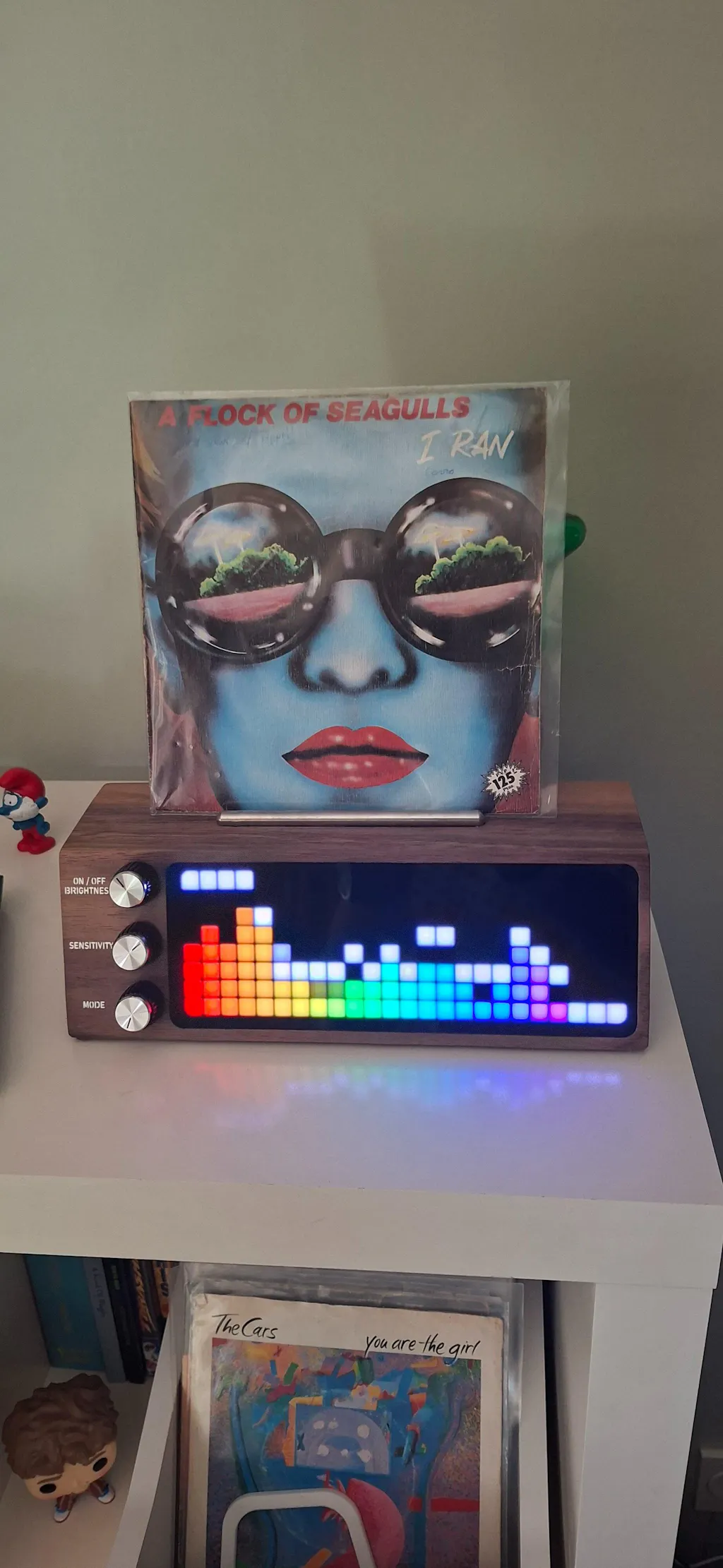 Smart Now Playing Vinyl Record Stand – PETRU