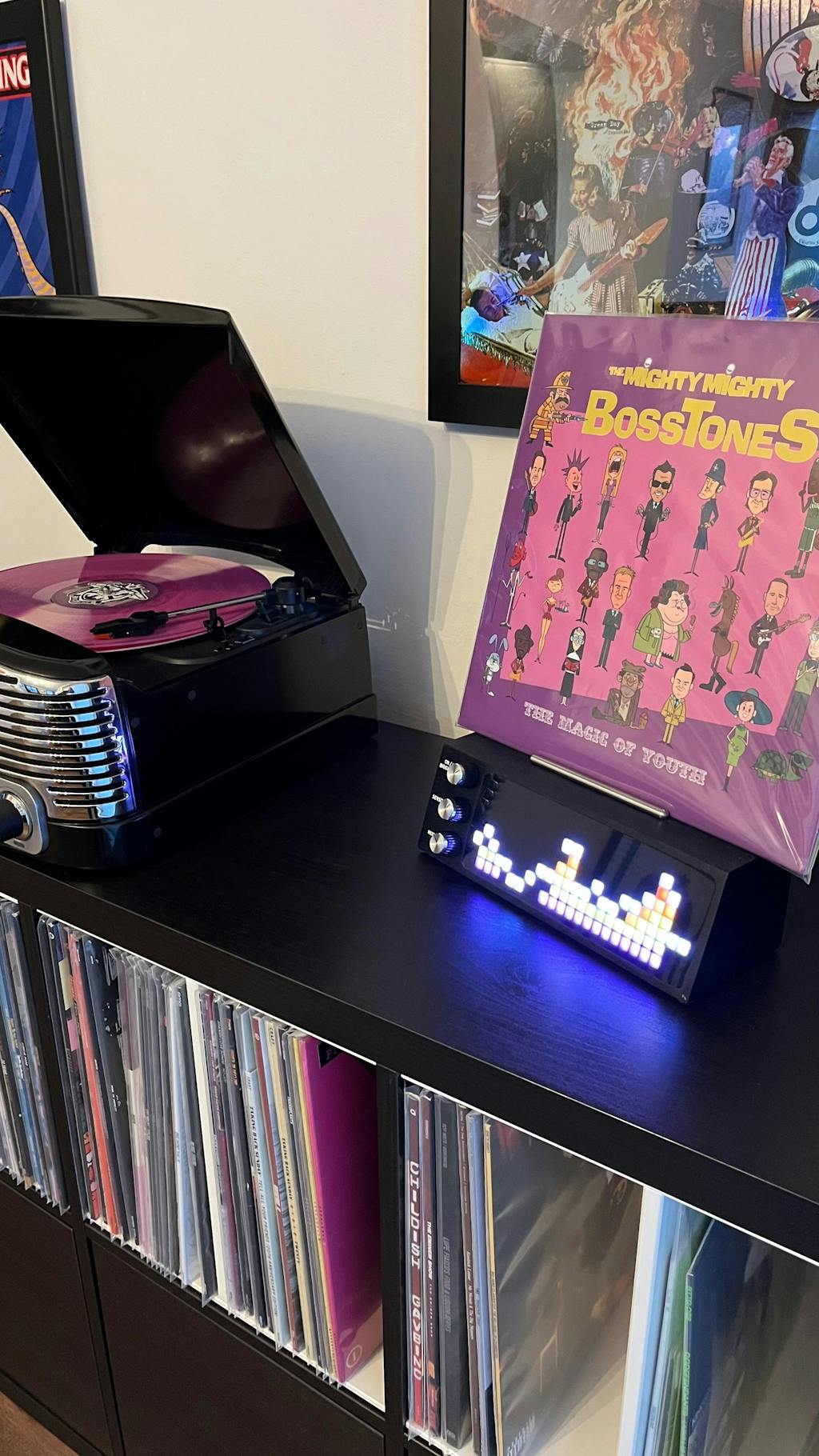 Smart Now Playing Vinyl Record Stand – PETRU