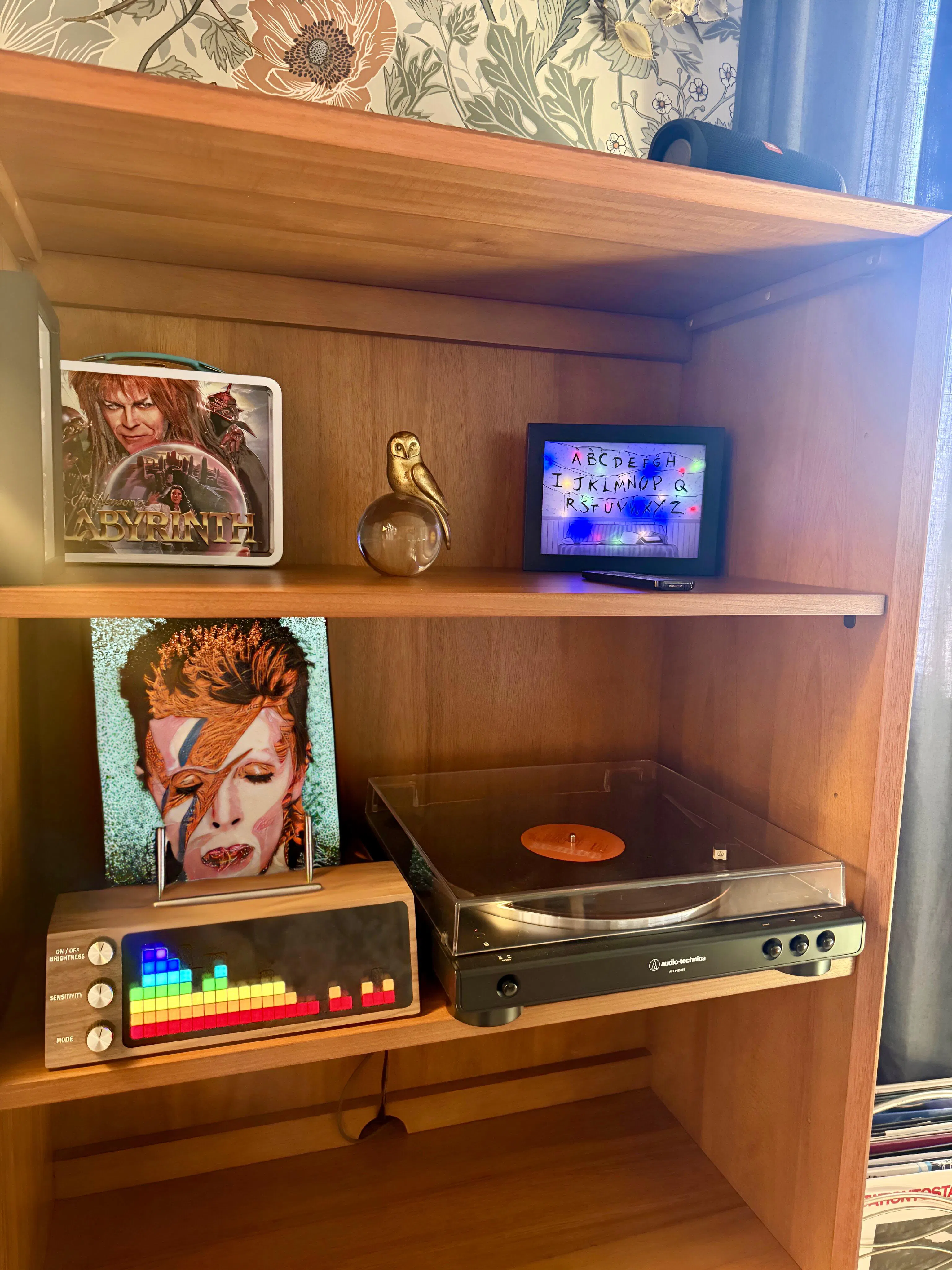 Smart Now Playing Vinyl Record Stand – PETRU