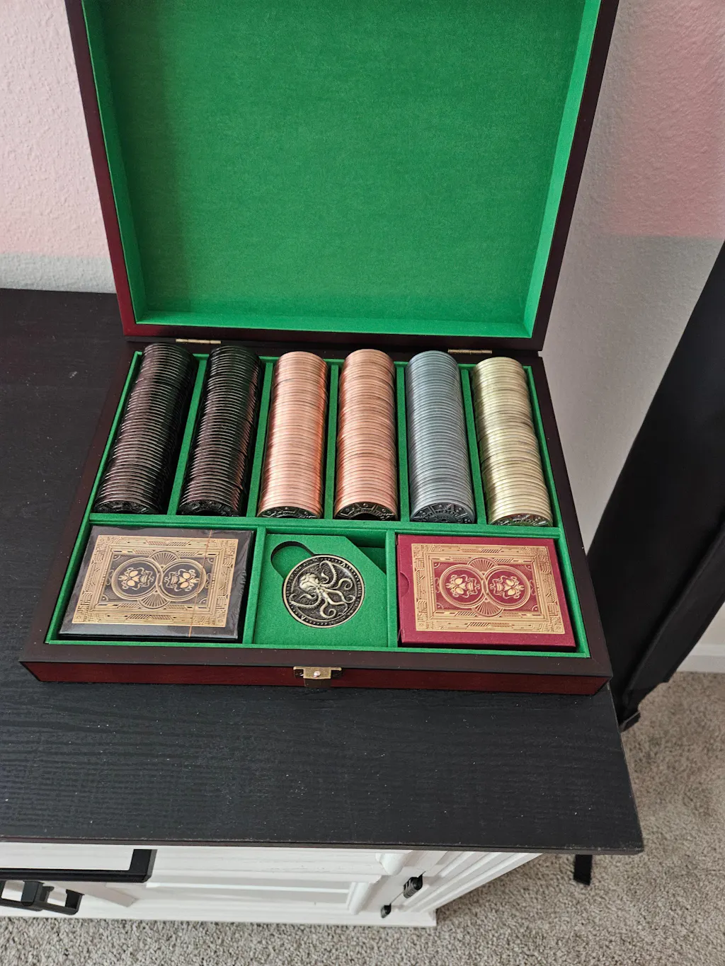 Metal Poker Chip Set 300pc The “Bundle Of Loot” – Pirate Gold Poker