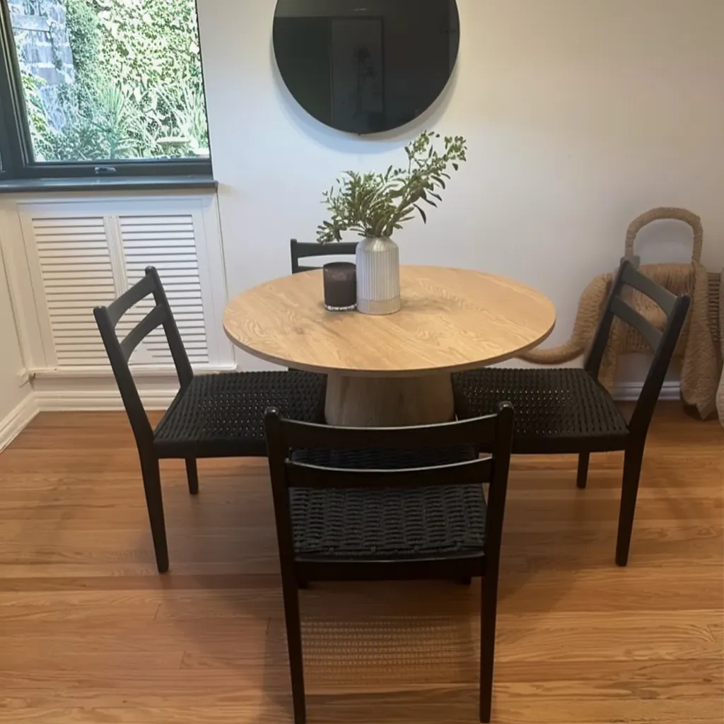 Dwen 35 Round Pedestal Dining Table (Oak/Black/White)