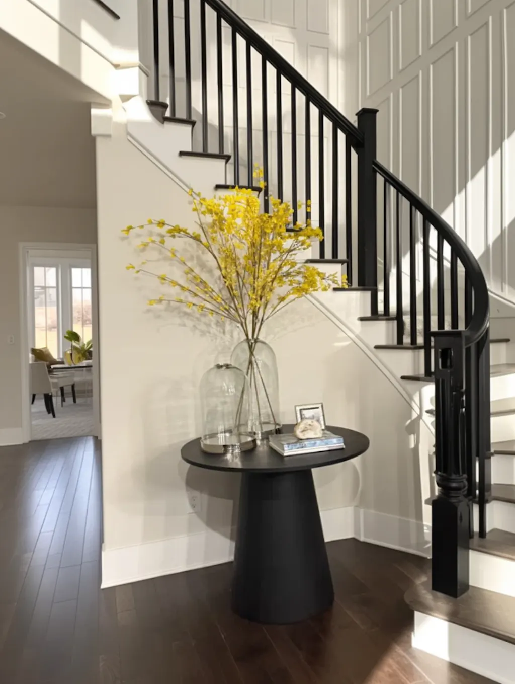 Dwen 35 Round Pedestal Console Table(Oak/Black)