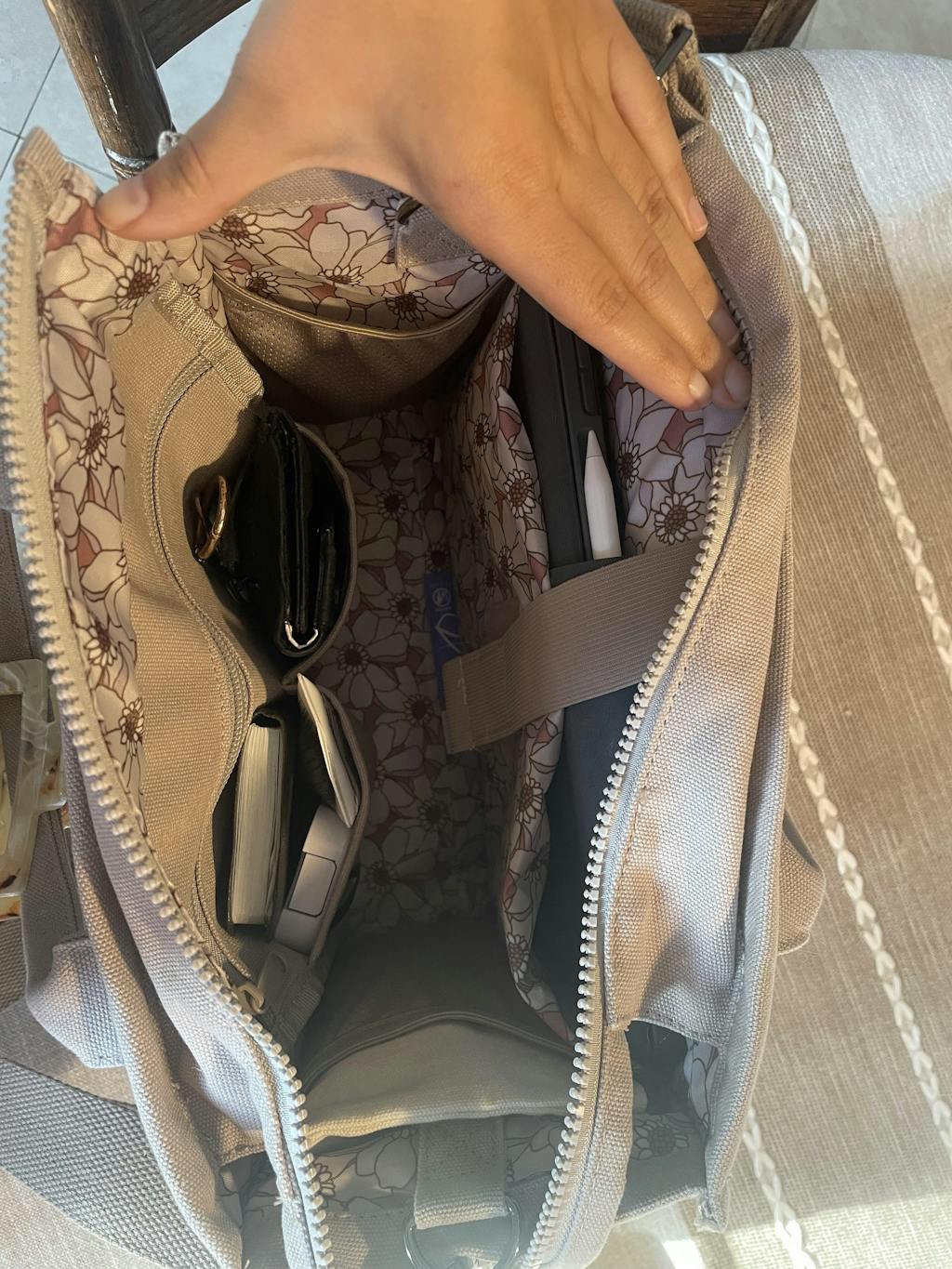 Small Sloane Tote - Taupe – POPFLEX®