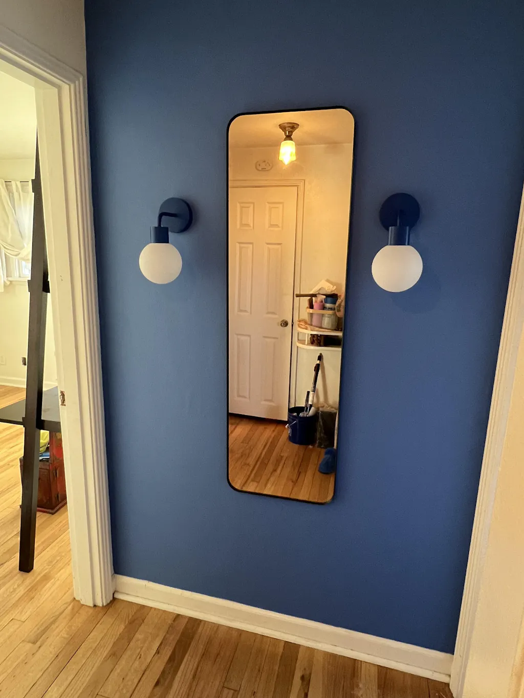 Renter friendly wall lighting | Hundreds of 5 star reviews