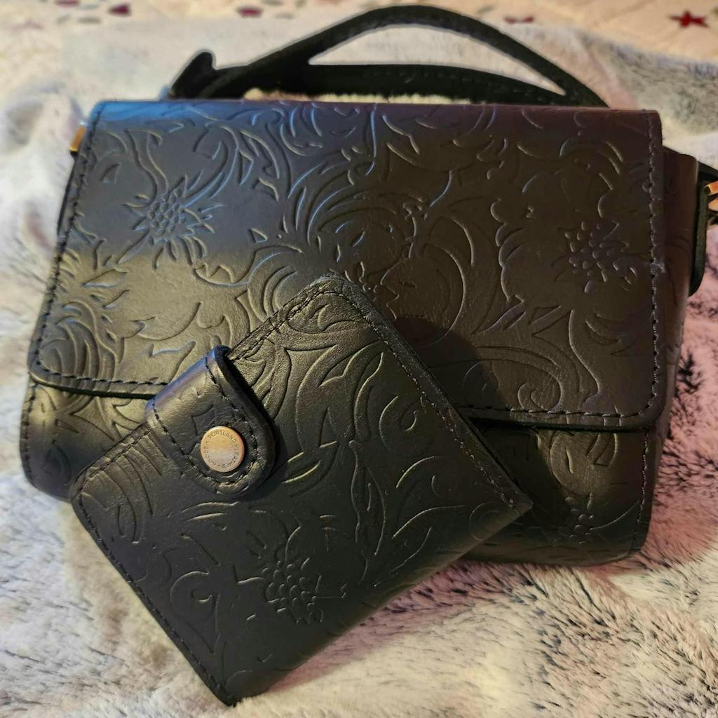 Women's Bi-Fold Wallet | Portland Leather Goods