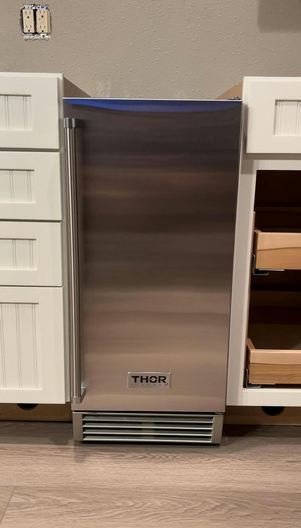 THOR Kitchen 15 inch Built-in 50 lbs. Ice Maker in Stainless Steel, TI