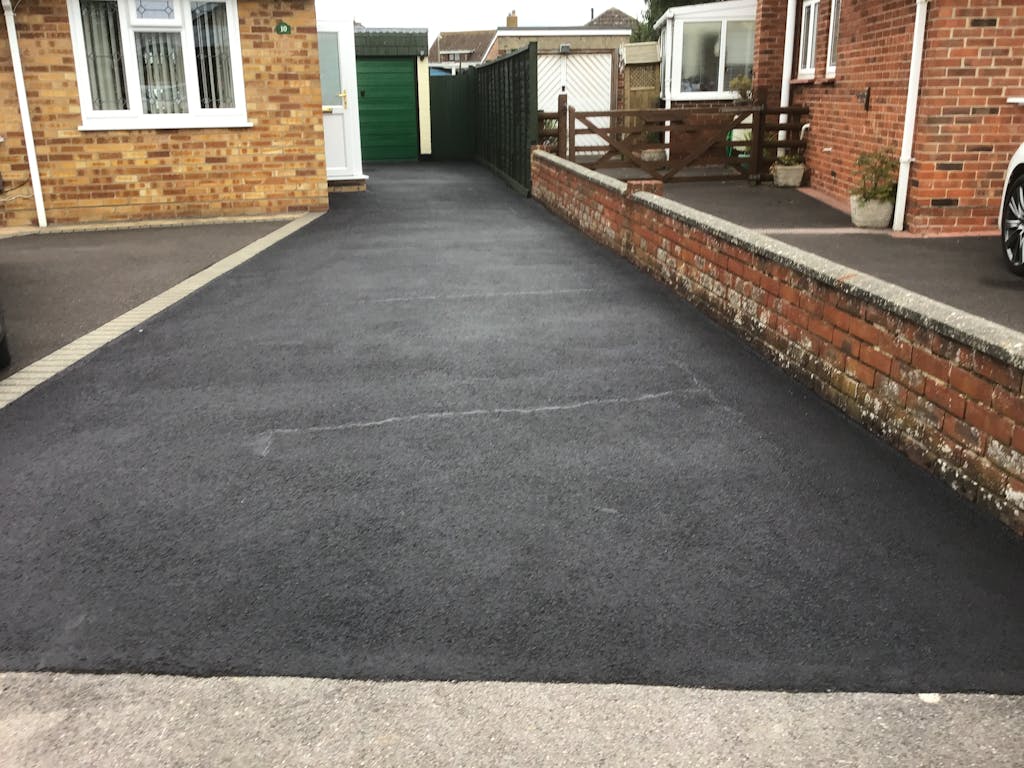 Ultimate Tarmac Paint and Sealer - High Performance - Everest Trade ...