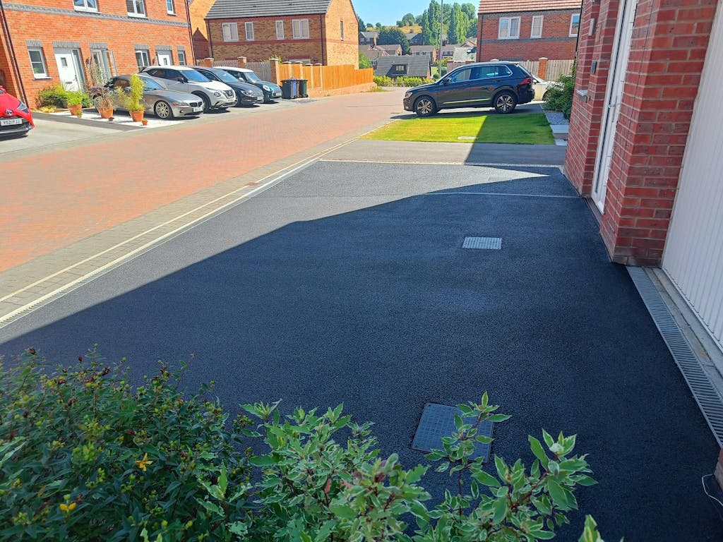 Ultimate Tarmac Paint and Sealer - High Performance - Everest Trade ...