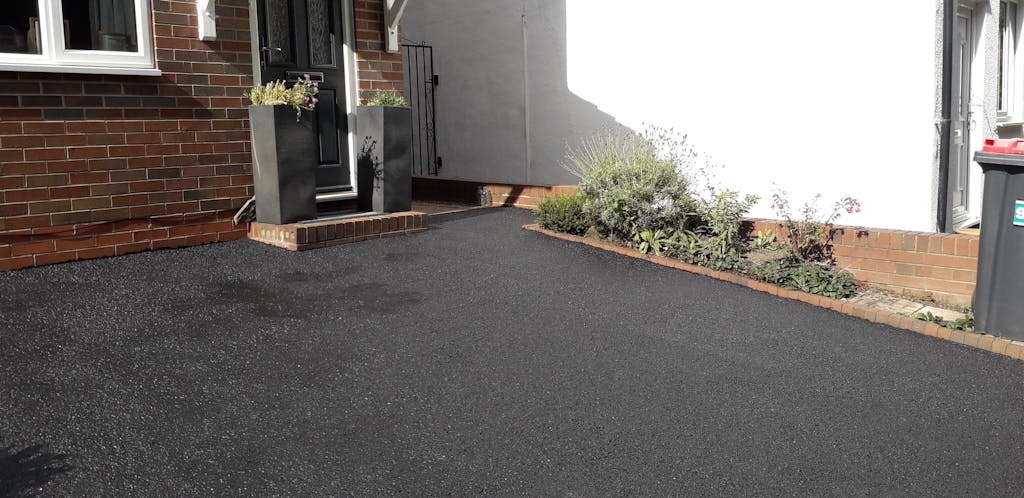 Ultimate Tarmac Paint and Sealer - High Performance - Everest Trade ...