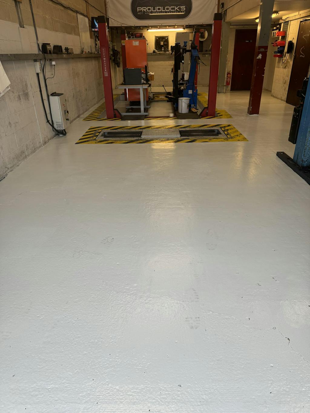 Everest Trade - Industrial Floor Paint - High Build - Polyurethane ...