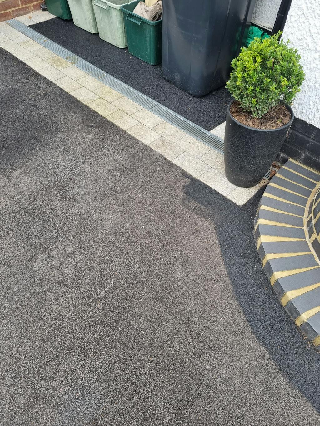 Paintmaster Tarmac Paint and Sealer - Acrylic Based - 20 Litre ...