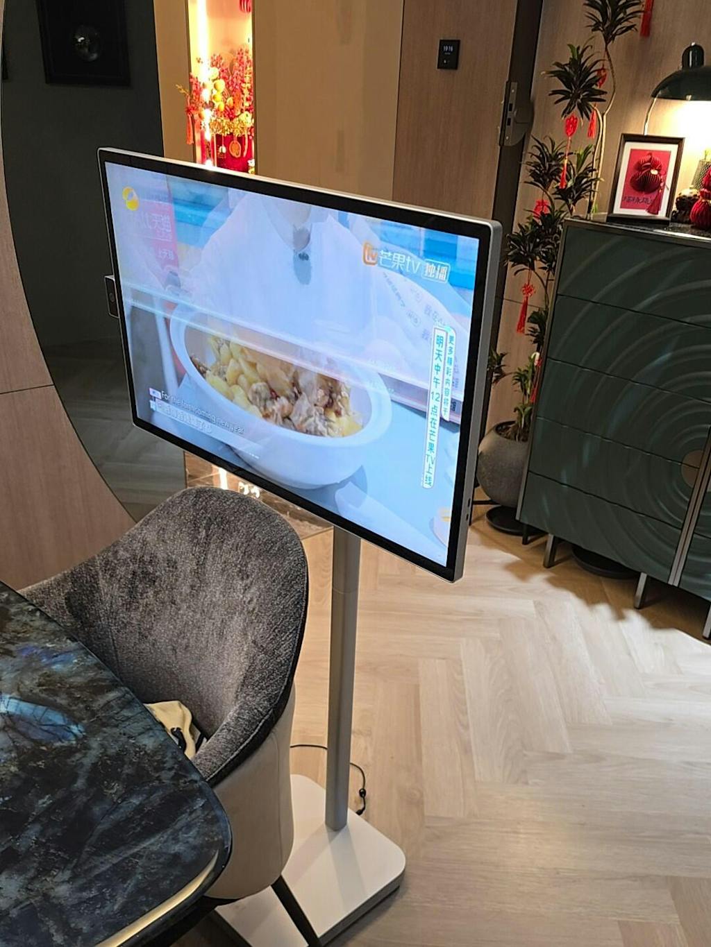 PRISM+ Roam Ultra 32 - 32" 4K UHD Smart Movable Touchscreen Display ...