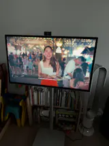 PRISM+ Roam Ultra 32 - 32" 4K UHD Smart Movable Touchscreen Display ...