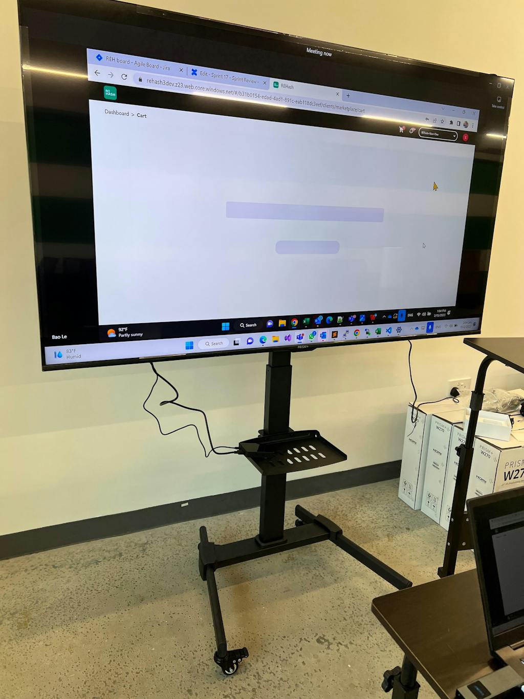 Mobile TV Stand: MTS – PRISM+